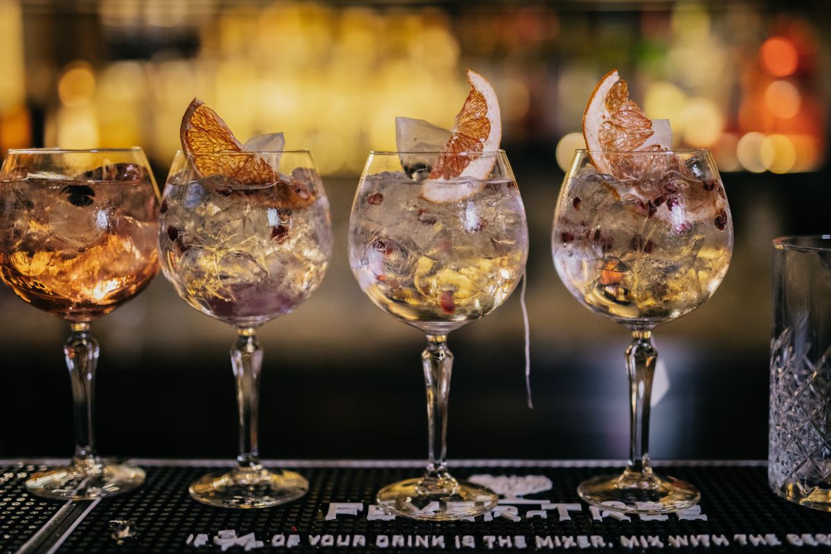 Hűsítő italok egy dzsungelben vagy a Duna mellett – gin tonic ...