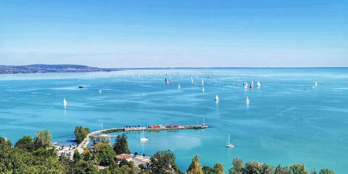 Vízparti álomnyaralás: balatoni szállodák saját stranddal - IttJártam