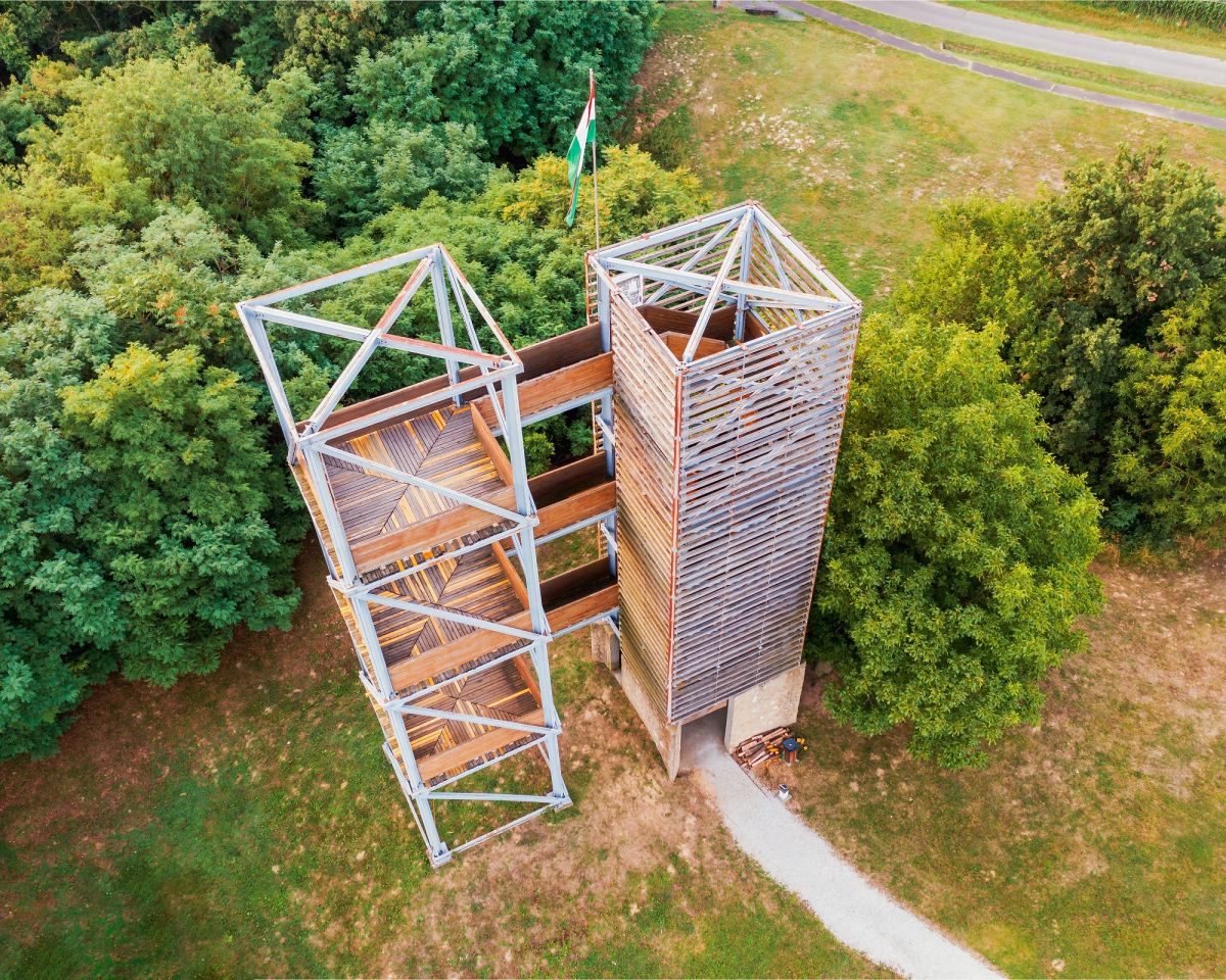 Romantikus vízimalom, igéző órajáték és misztikus romok: 5+1 ...