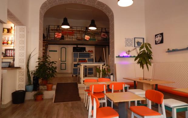 Hangulatos kávézó-kocsma a Török utcában - vélemények a Murok Café ...