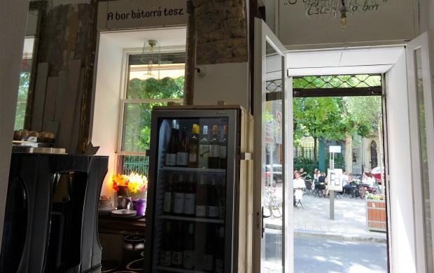 Csendes Társ Winebar & Garden Budapest vélemények - Jártál már itt ...